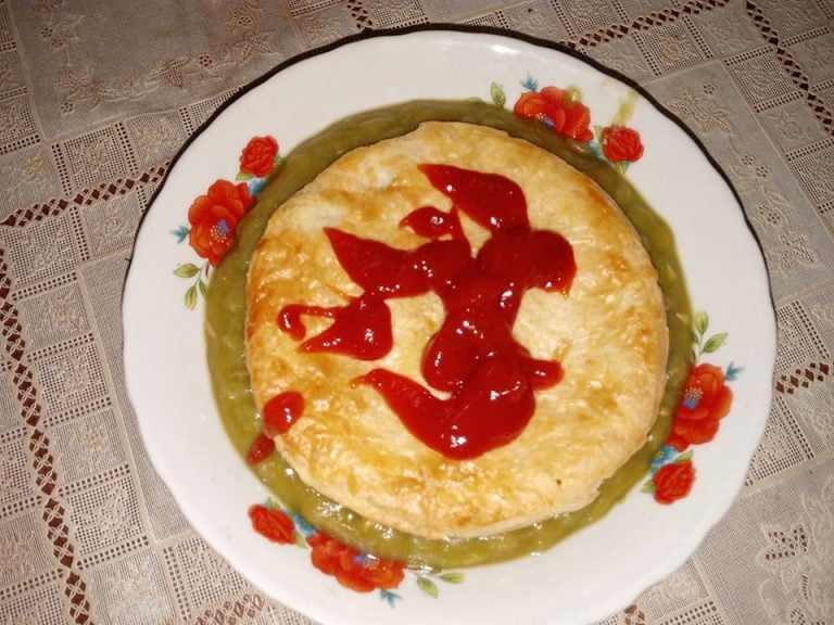 Pie Floaters | Slow Cooker CentralSlow Cooker Central